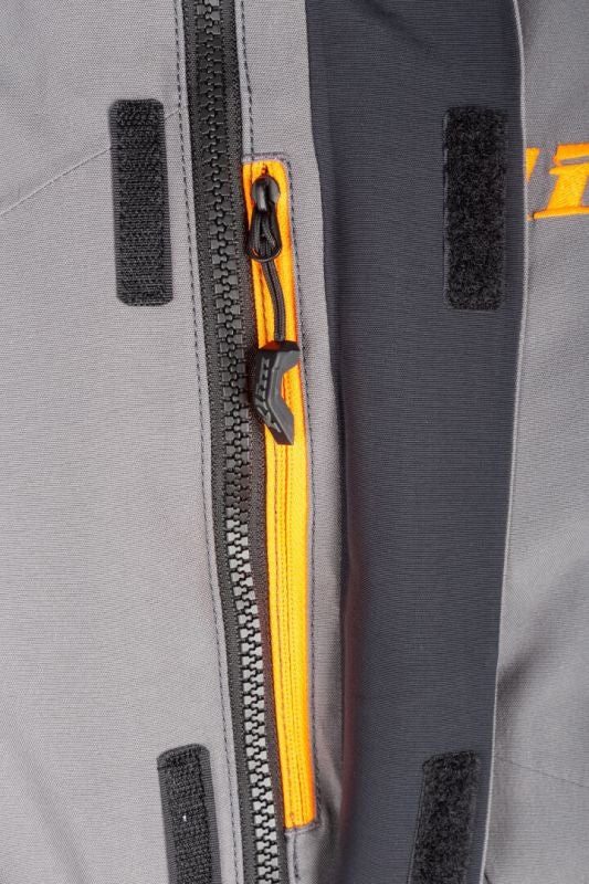 Klim Railslide ワンピーススノーモービルスーツ オレンジ/グレー FC‑Moto で購入できます